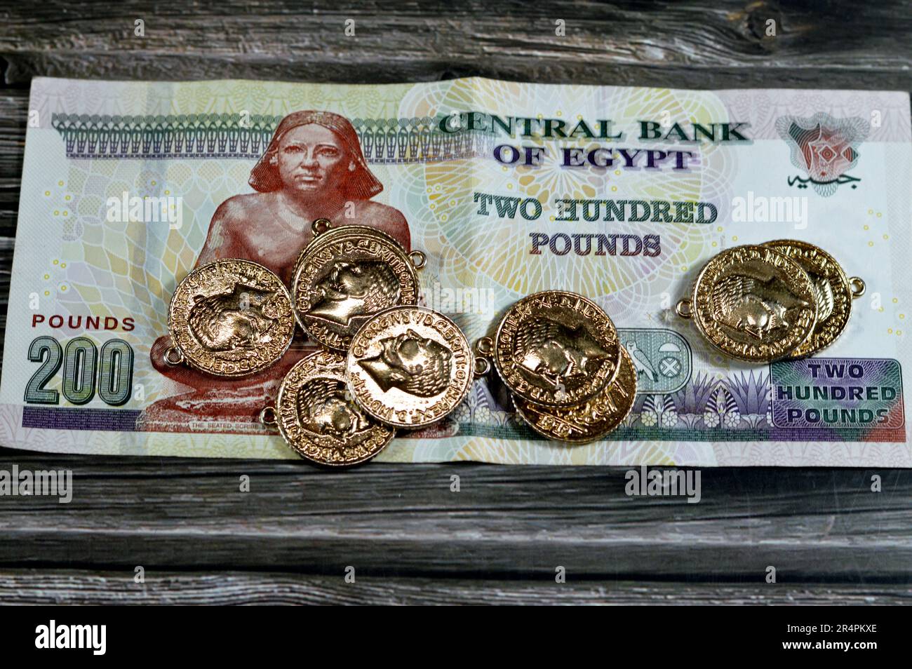 200 LE two hundred Egyptian pounds banknote cash money currency of ...