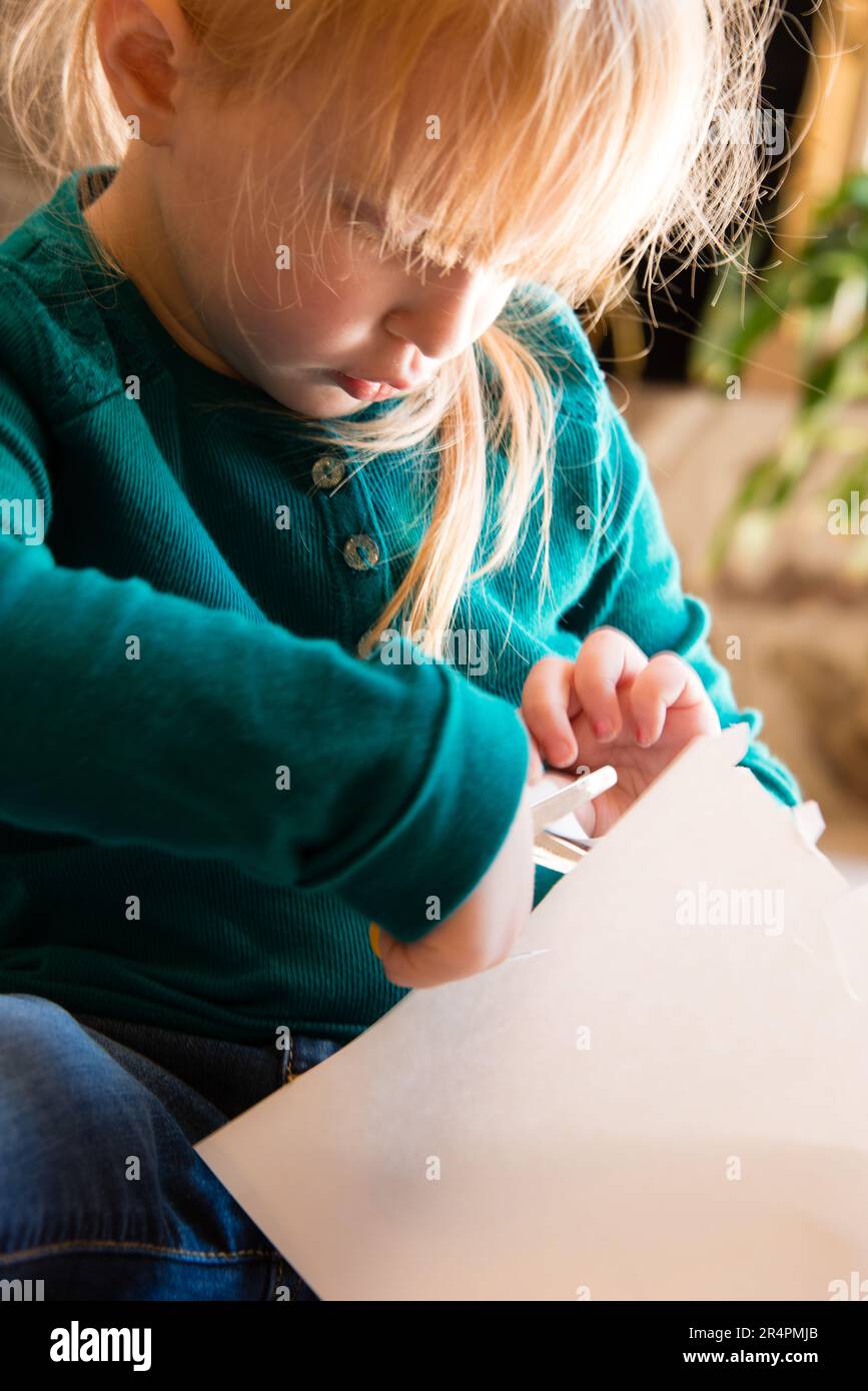 4 year old girl hi-res stock photography and images - Alamy