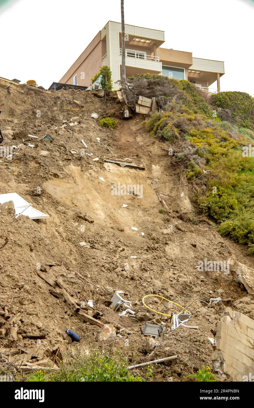 Landslide house hi-res stock photography and images - Alamy