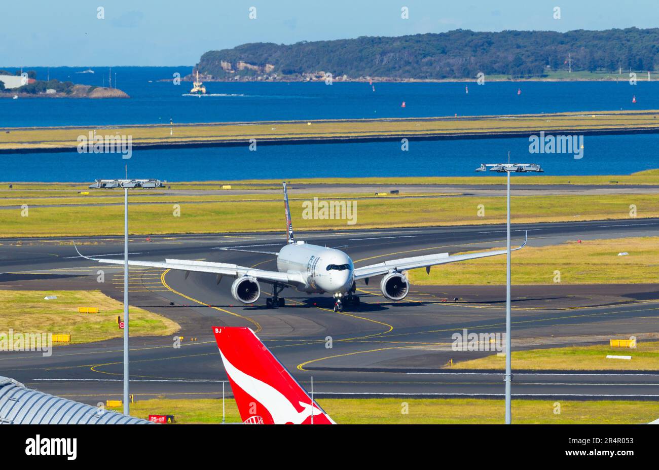 Aircraft movements at Sydney Airport on Botany Bay in Australia Stock ...