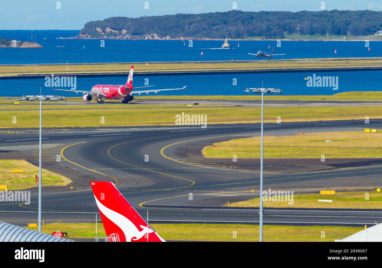 Aircraft movements at Sydney Airport on Botany Bay in Australia Stock ...
