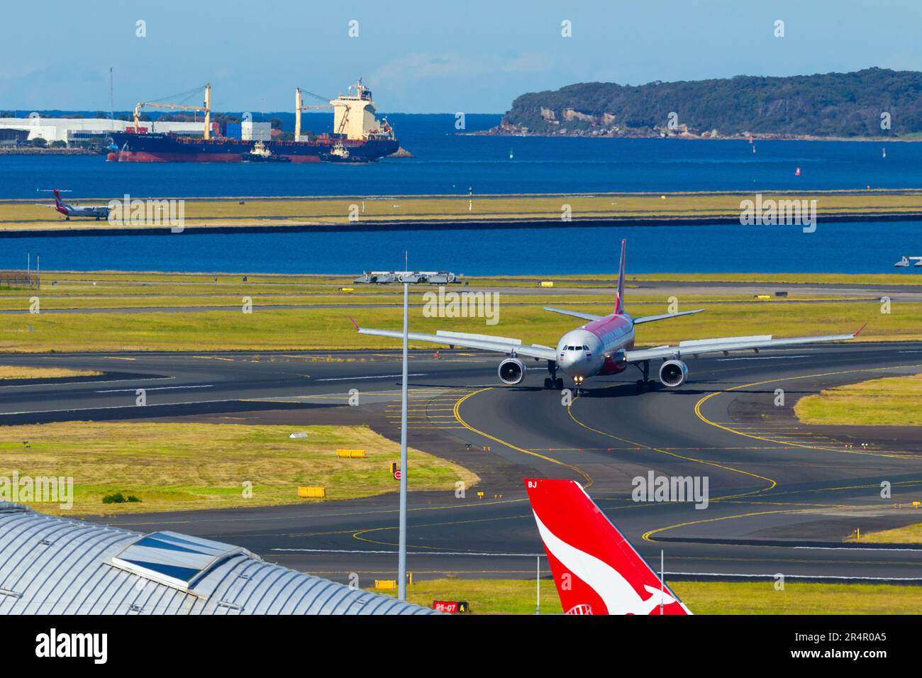Aircraft movements at Sydney Airport on Botany Bay in Australia Stock ...