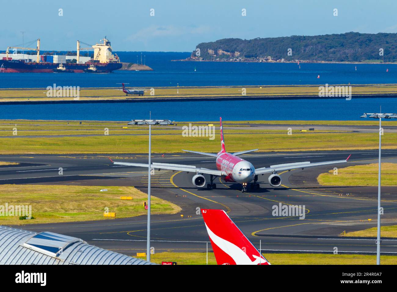 Aircraft movements at Sydney Airport on Botany Bay in Australia Stock ...