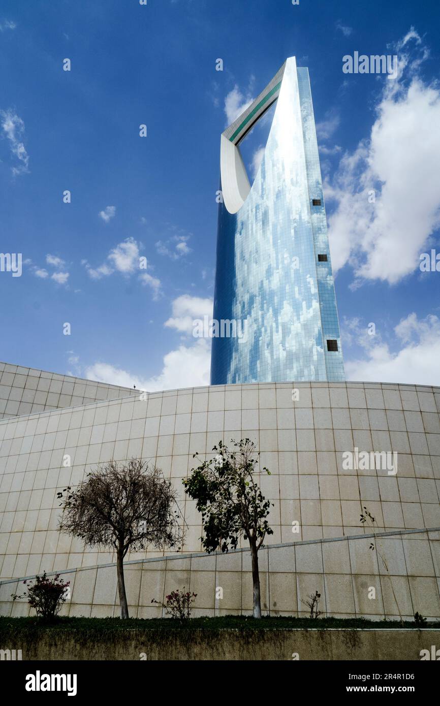 Kingdom Tower, Riyadh, Saudi Arabia Stock Photo - Alamy Kingdom Tower, Riyadh, Saudi Arabia Stock Photo - Alamy