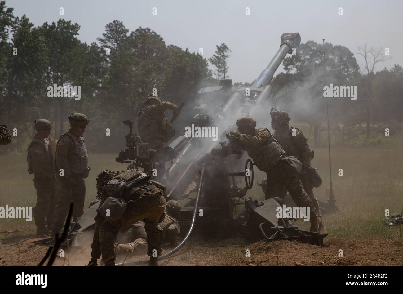 New Jersey Army National Soldiers assigned to Charlie Battery , 3rd Battalion, 112th Field ...