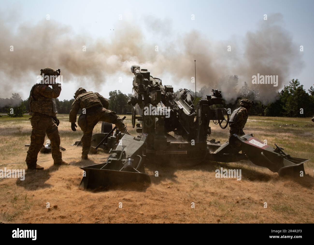 New Jersey Army National Soldiers assigned to Charlie Battery , 3rd Battalion, 112th Field ...