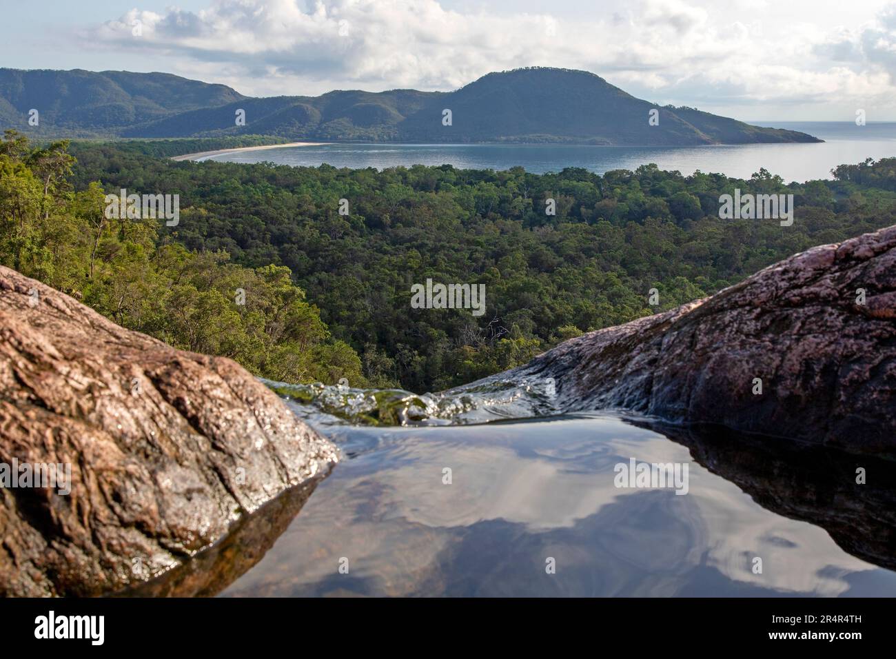 Zoe bay hinchinbrook island hi-res stock photography and images - Alamy