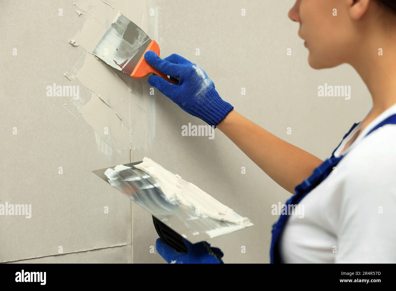Plastering wall hands plasterer hi-res stock photography and images - Alamy