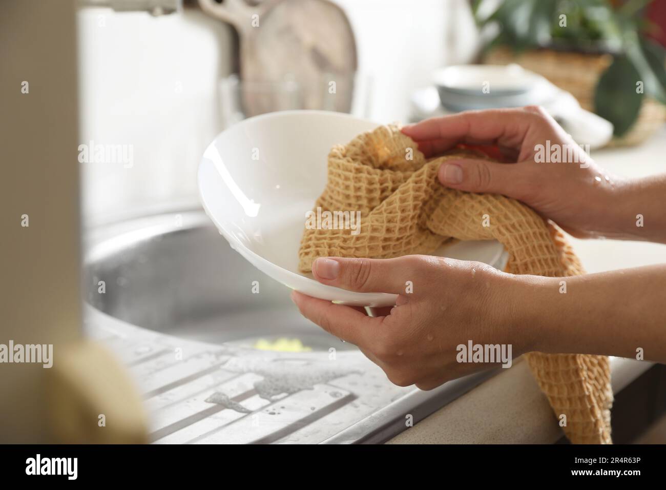 Wiping plate hi-res stock photography and images - Alamy