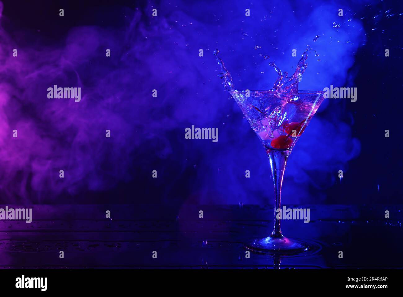 Martini glass neon splash hi-res stock photography and images - Alamy