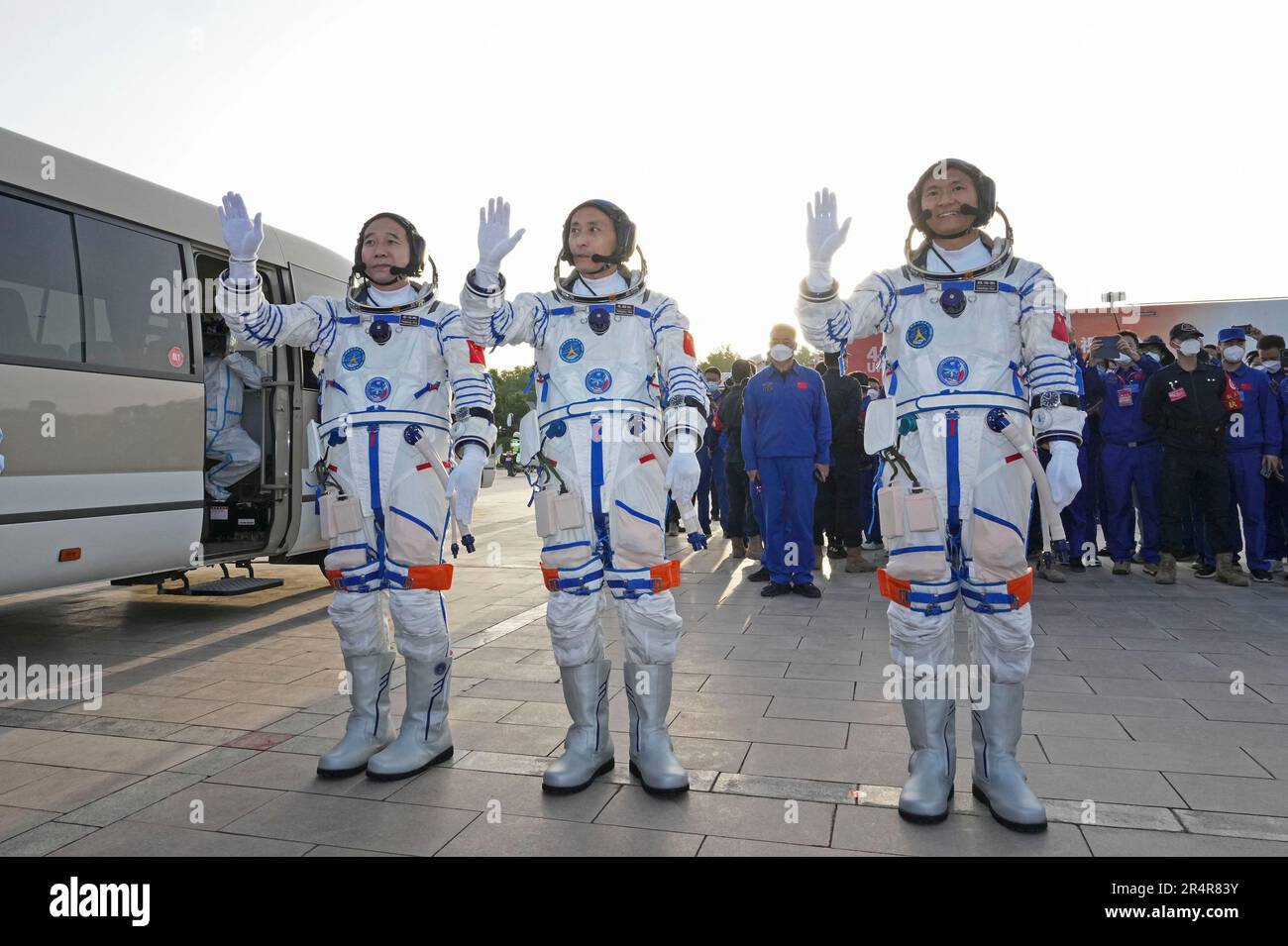 Jiuquan, China. 30th May, 2023. Jiuquan, Zhu Yangzhu (C) and Gui ...
