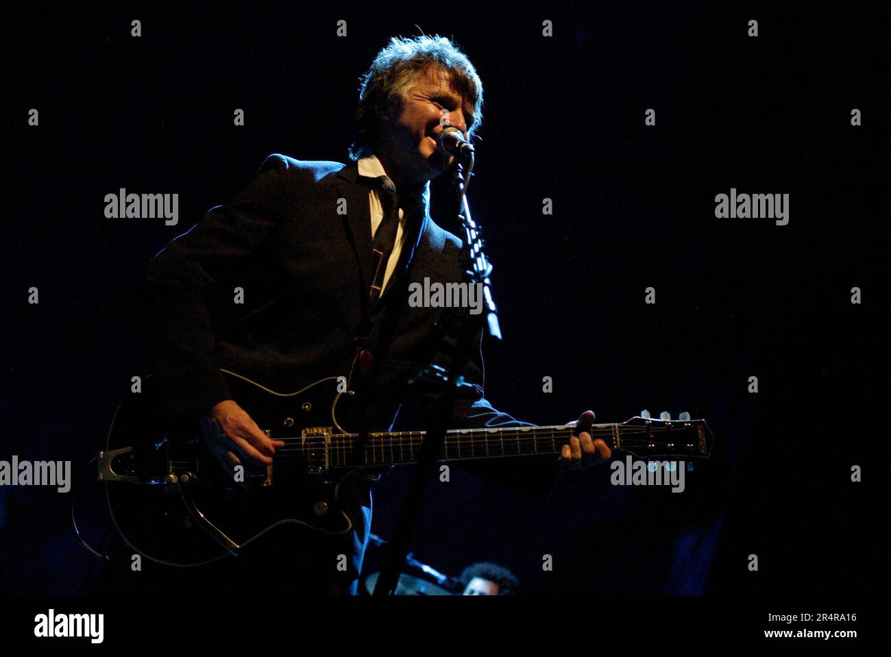 Crowded House commence a world tour with a performance at Sydney ...