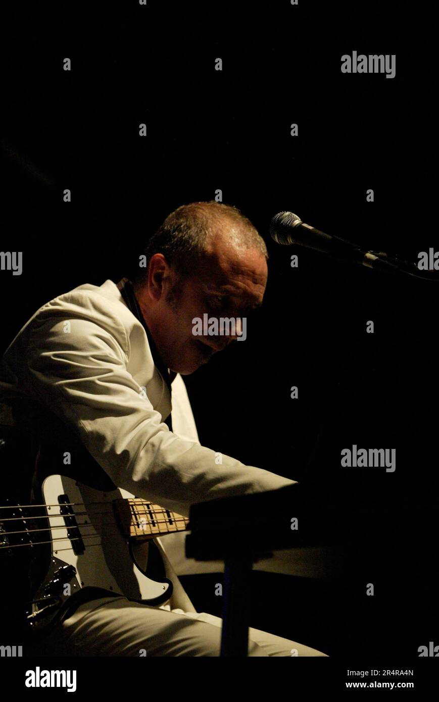 Crowded House commence a world tour with a performance at Sydney ...