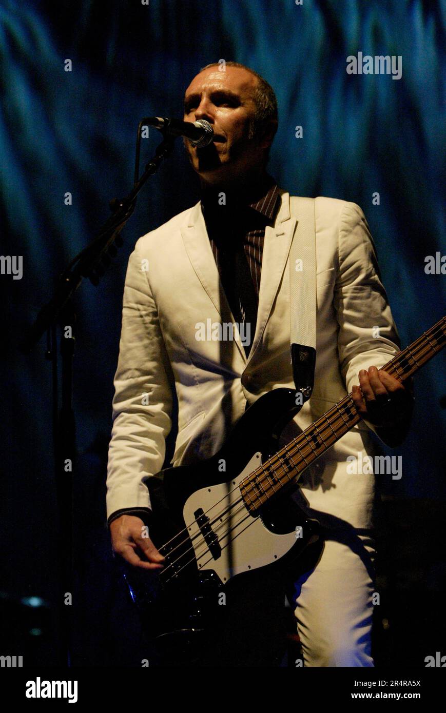 Crowded House commence a world tour with a performance at Sydney ...