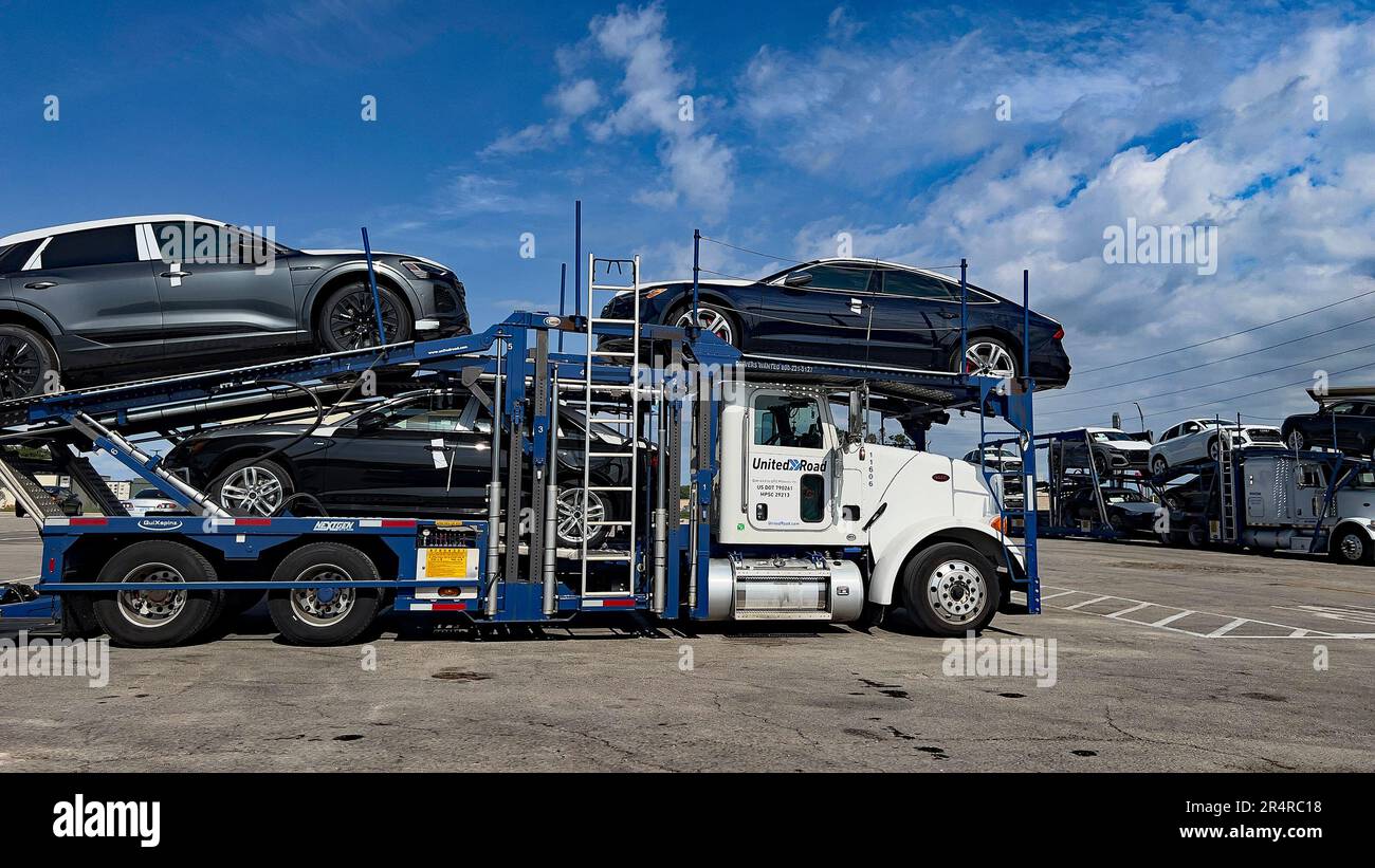 Cab over trucks hi-res stock photography and images - Alamy