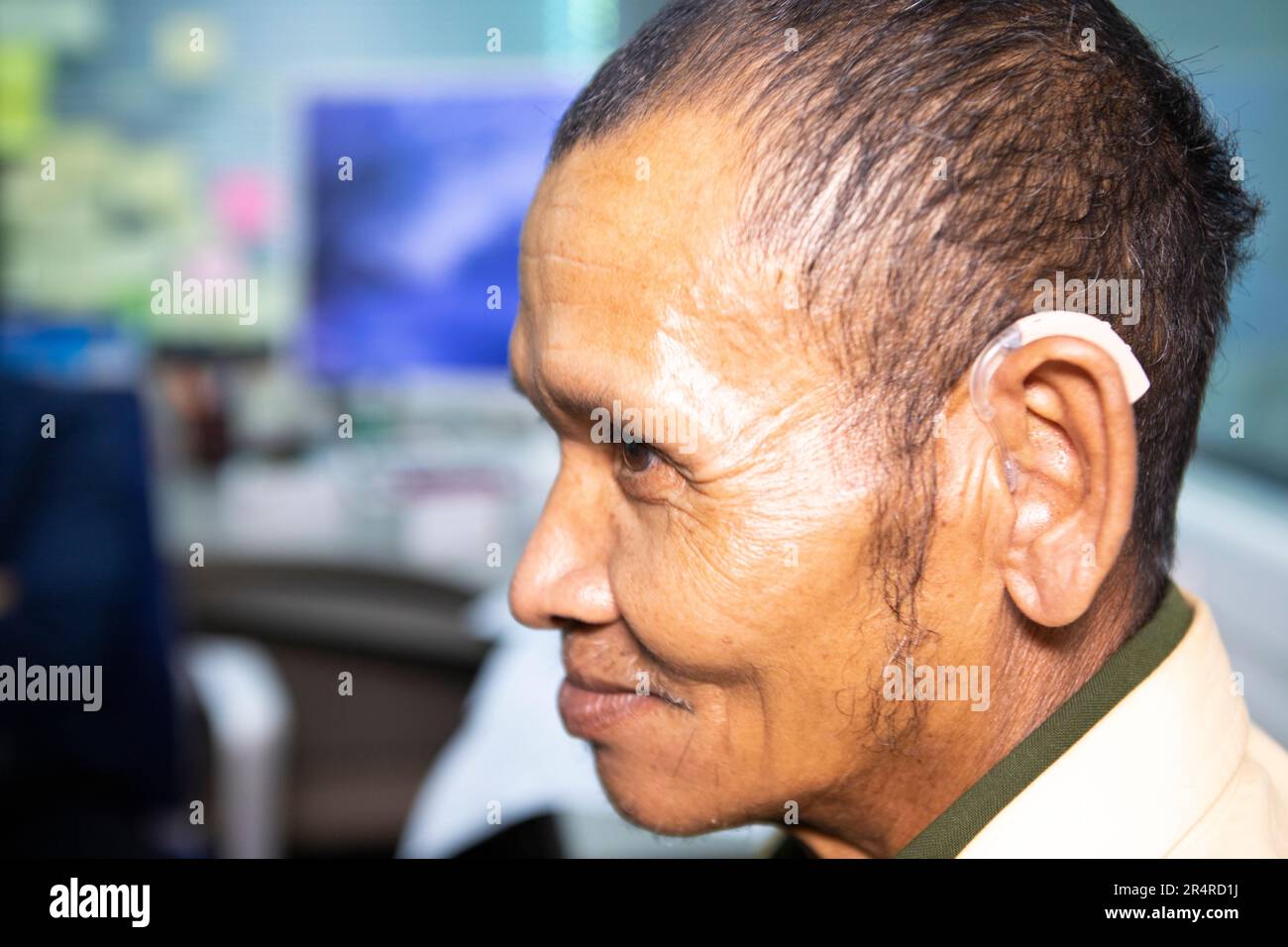 Hearing aid old hi-res stock photography and images - Alamy