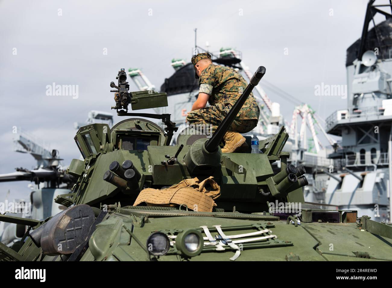 U s marine on top hi-res stock photography and images - Alamy