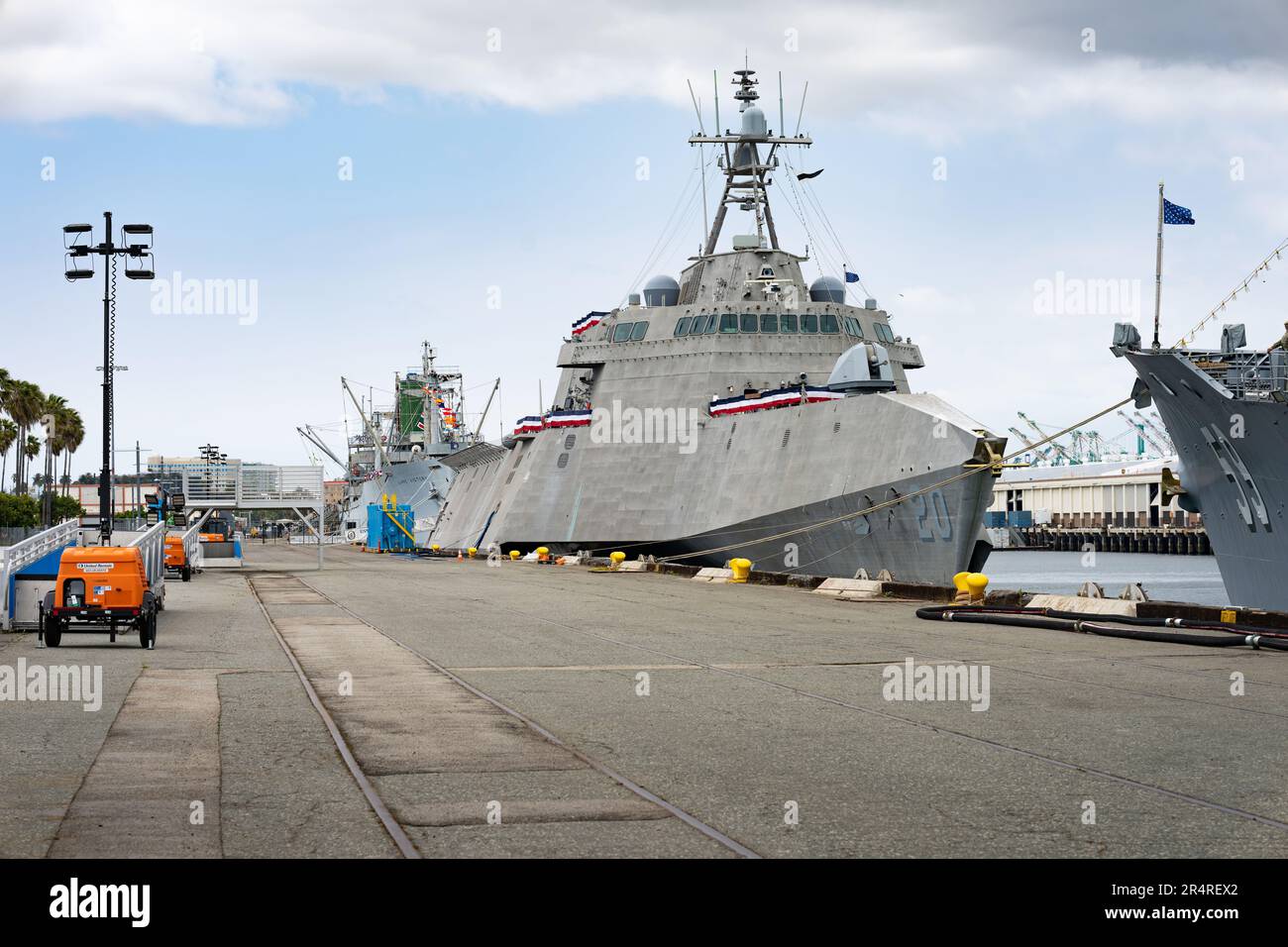 USS CINCINNATI (LCS-20) docked at the Port of Los Angeles Stock Photo - Alamy