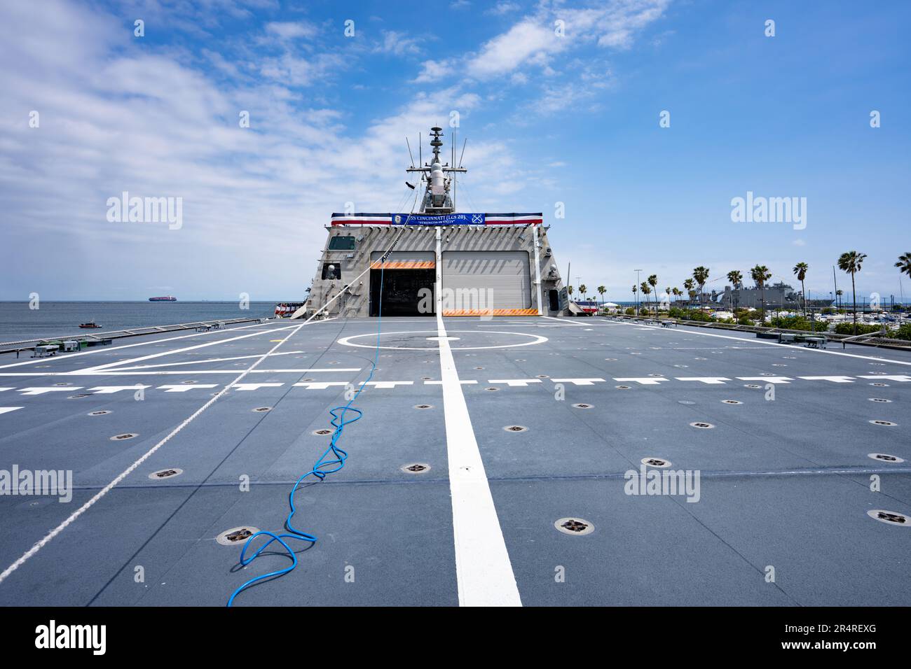 Flight deck of USS CINCINNATI (LCS-20 Stock Photo - Alamy