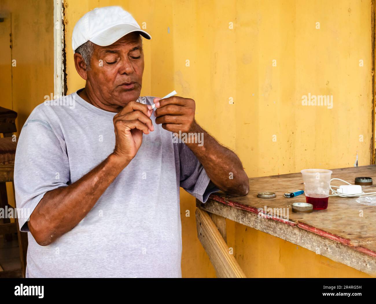 Cigar making table hi-res stock photography and images - Alamy