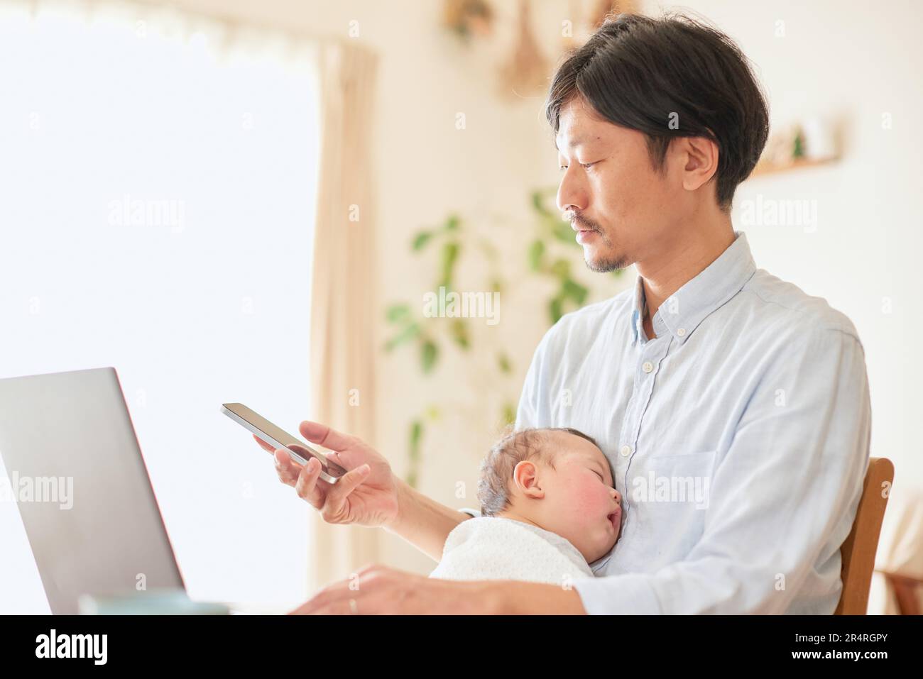 Japanese father and newborn Stock Photo - Alamy