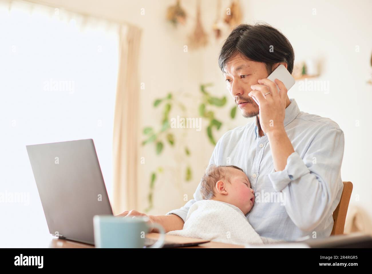 Japanese father and newborn Stock Photo - Alamy