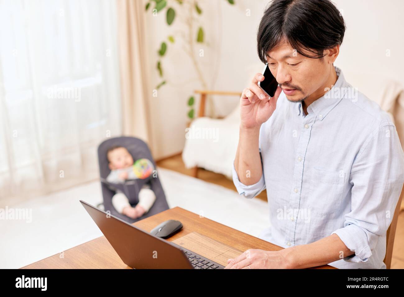 Japanese father and newborn Stock Photo - Alamy
