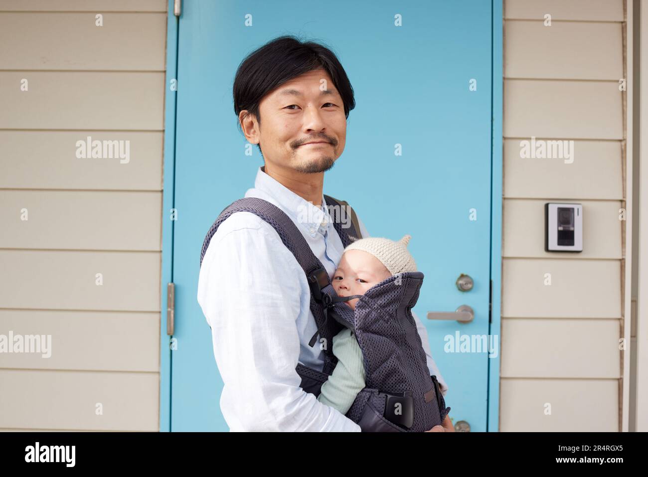 Father children building up hi-res stock photography and images - Alamy