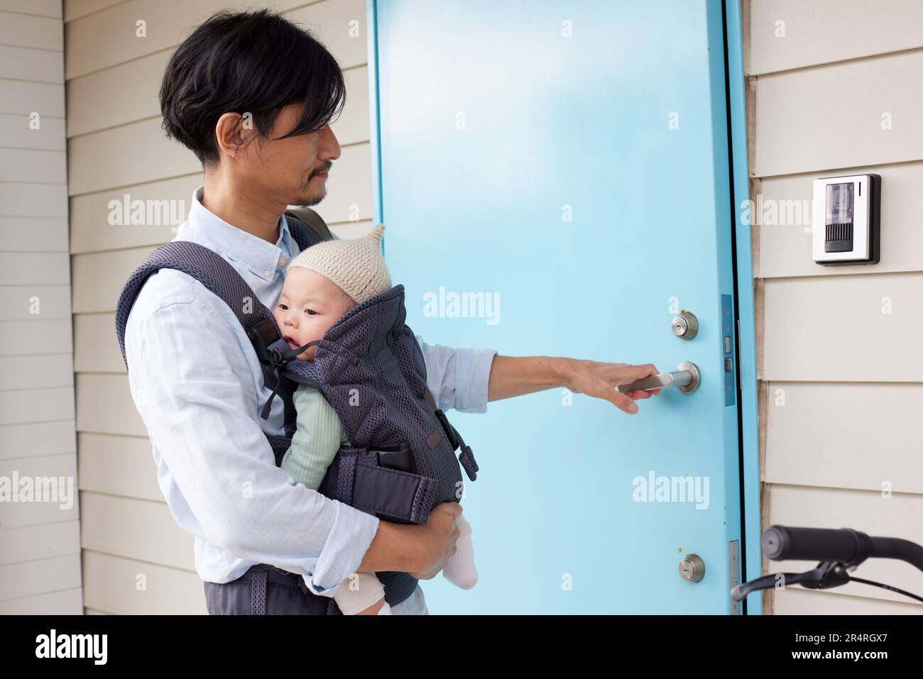 Japanese father and newborn Stock Photo - Alamy