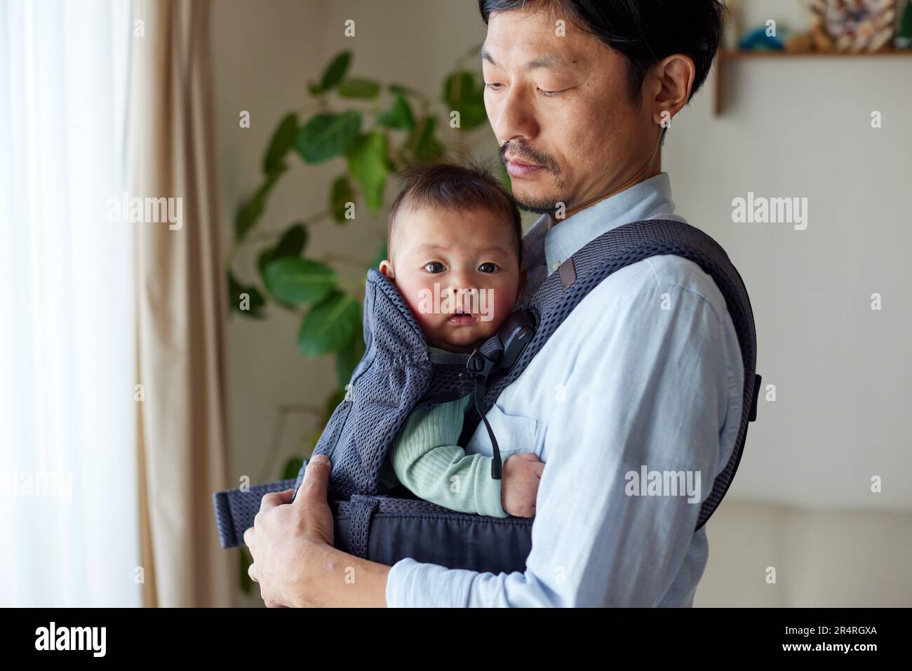 Japanese father and newborn Stock Photo - Alamy