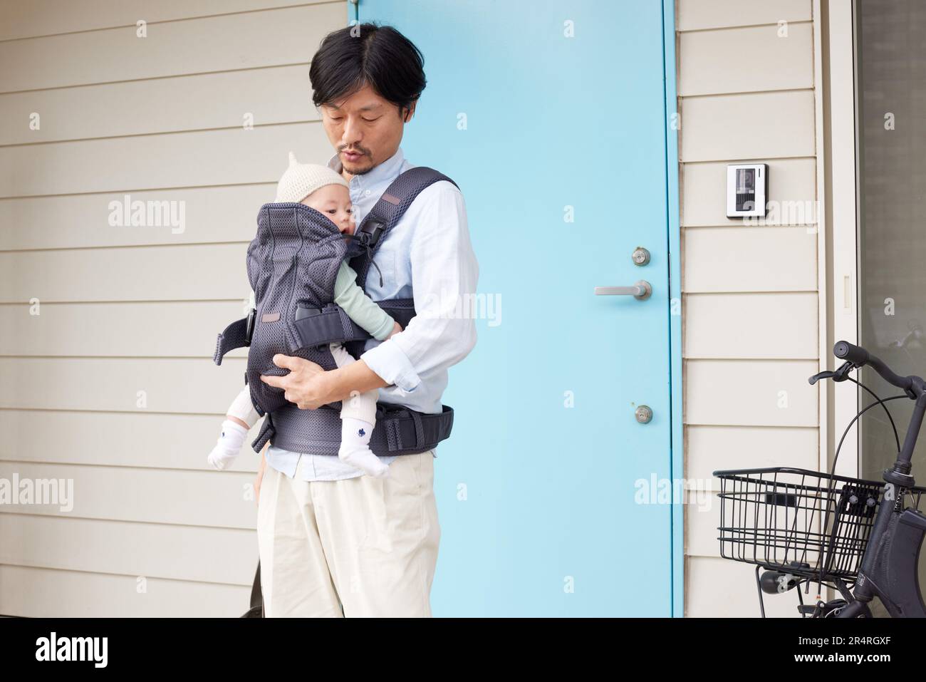 Japanese father and newborn Stock Photo - Alamy