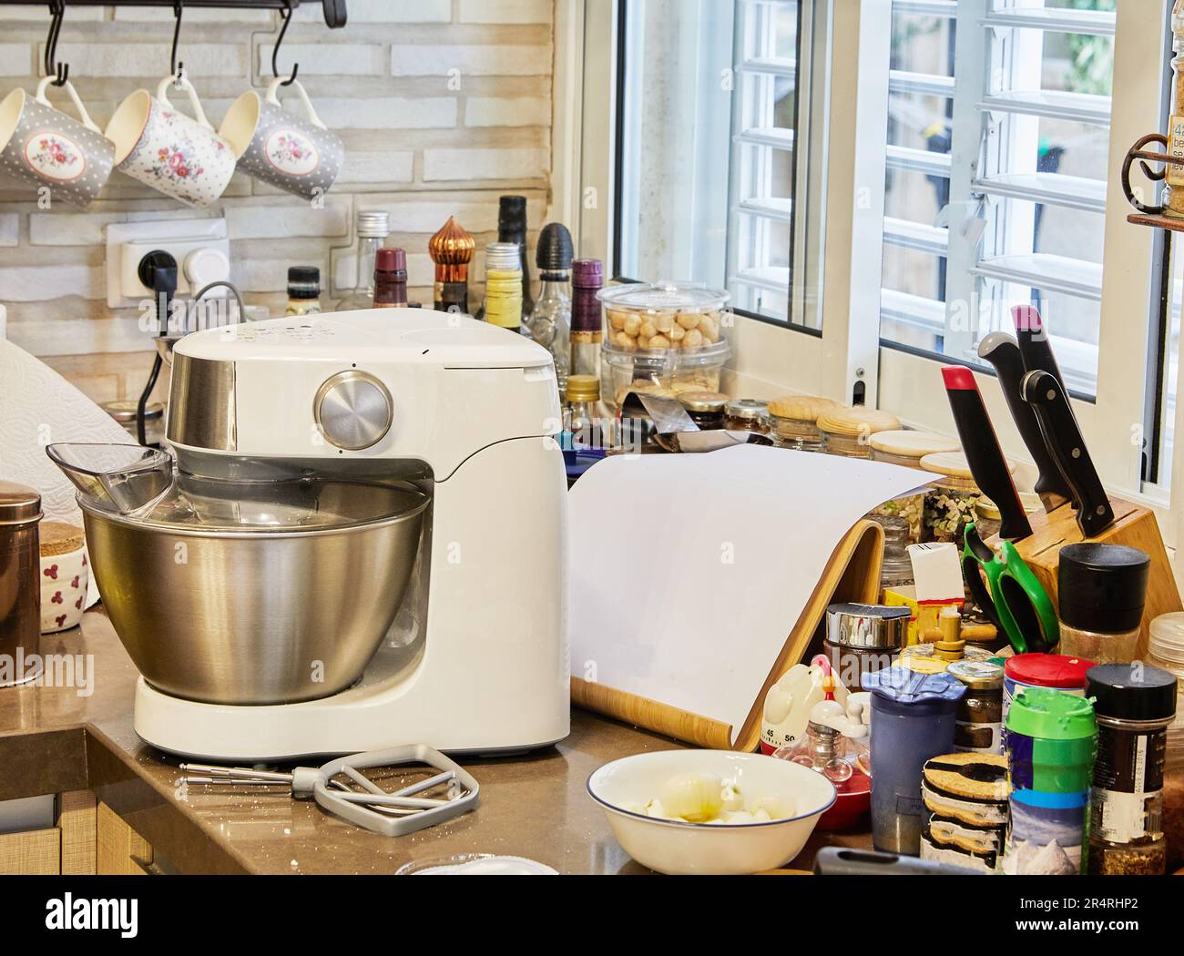 Chef mixing ingredients electric mixer hi-res stock photography and ...