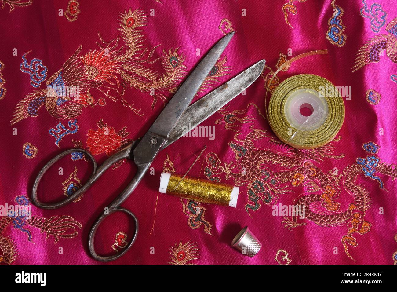 Gold asian art hi-res stock photography and images - Alamy
