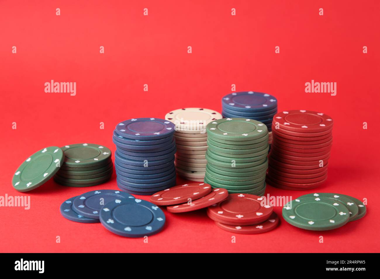 Poker chips on a red background. Top view Stock Photo - Alamy