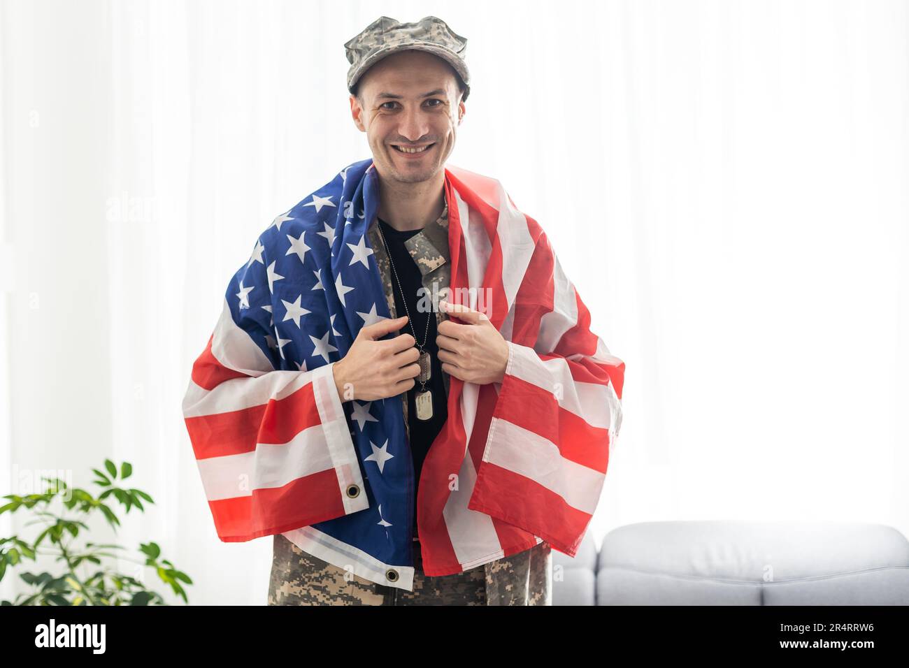 soldier in uniform and cap holding american flag Stock Photo - Alamy