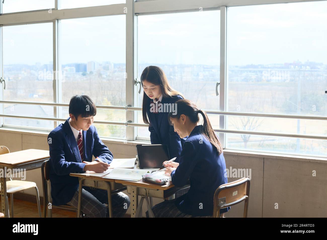 Japanese kids studying Stock Photo - Alamy