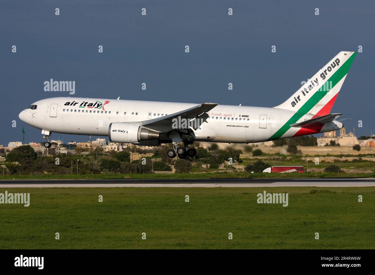 Air Italy Boeing 767-23B-ER (REG: I-AIGI) coming in for landing runway ...