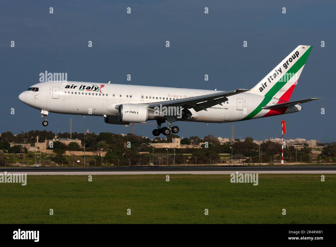 Air Italy Boeing 767-23B-ER (REG: I-AIGI) coming in for landing runway ...