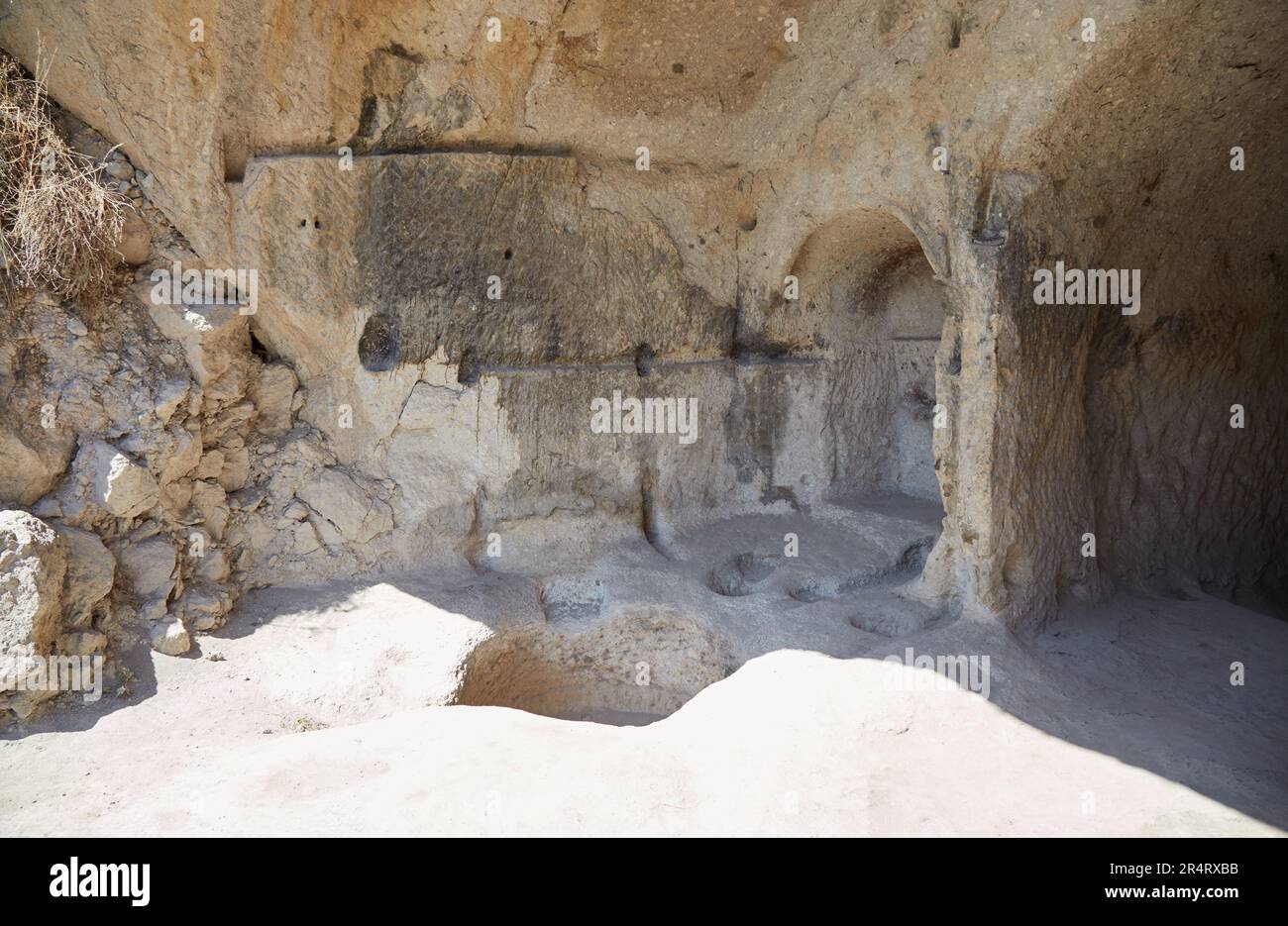 Vardzia, an medieval cave city in Georgia, home to as many as 3,000 ...