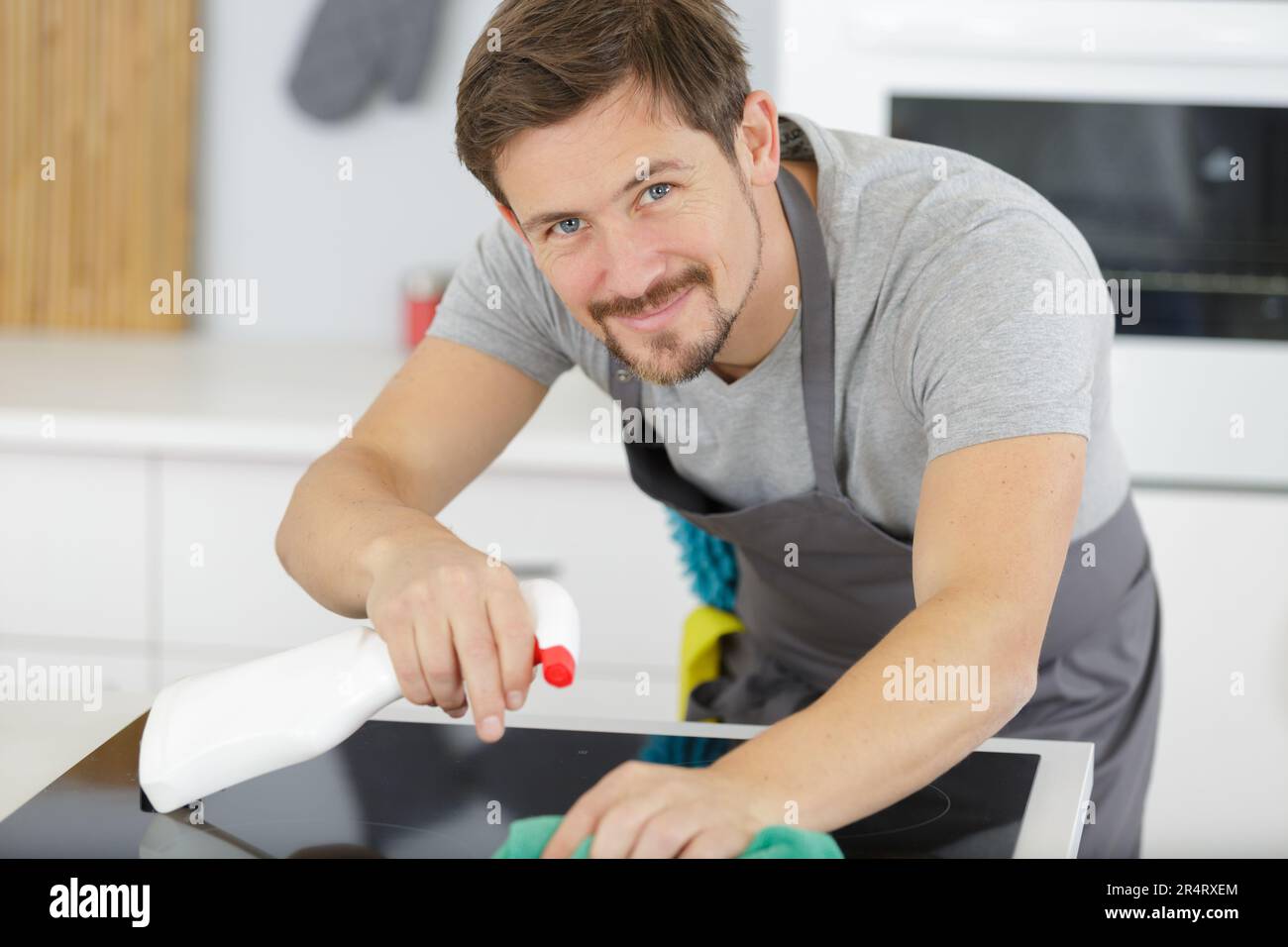 Commercial kitchen work surface hi-res stock photography and images - Alamy