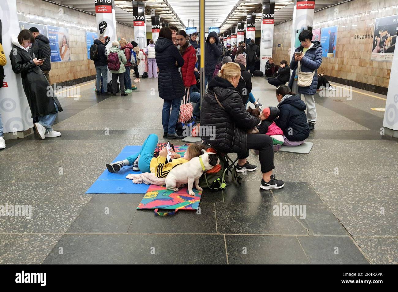 People hide in Kyiv subway during bombing of city by Russian rockets ...