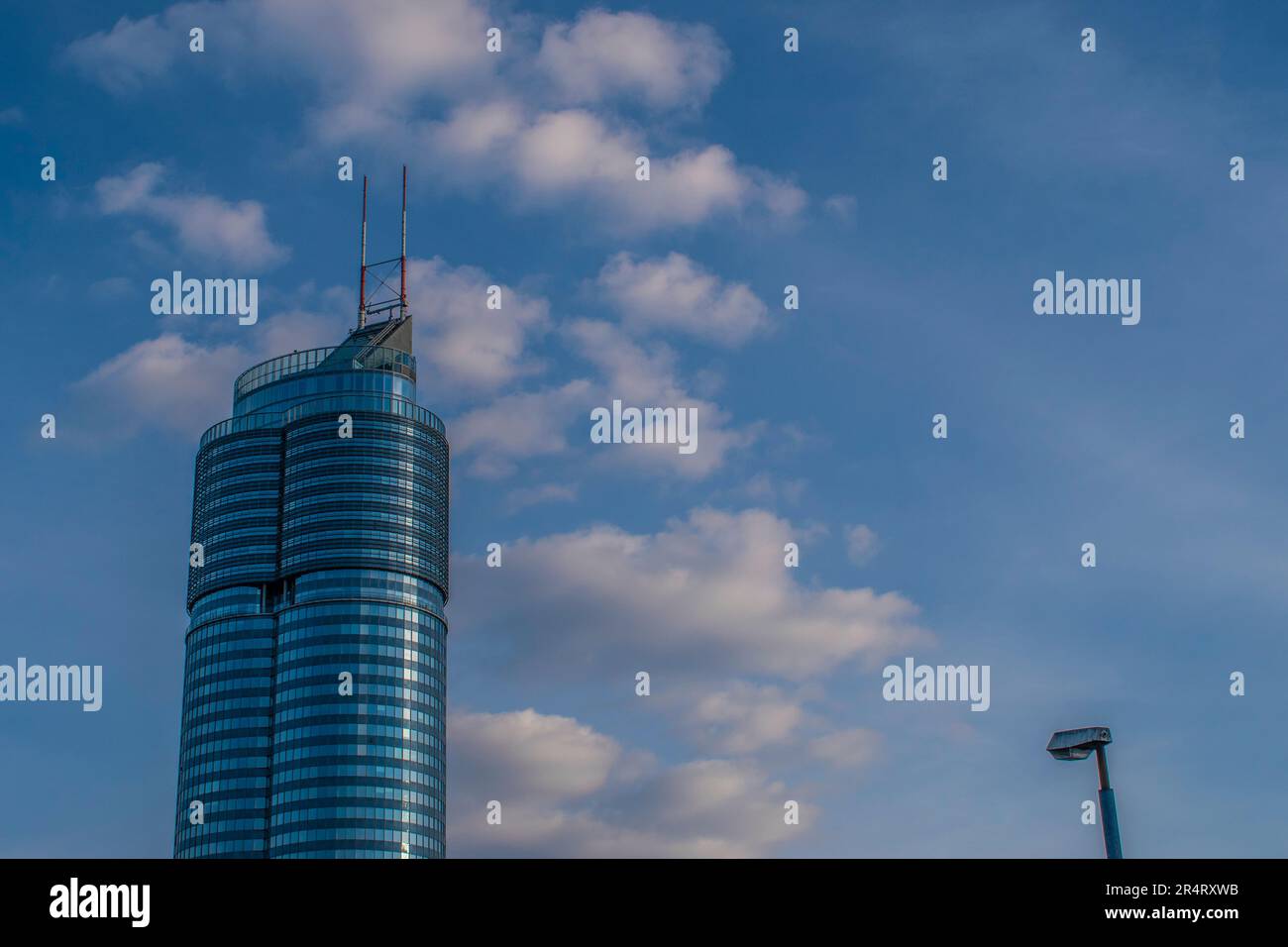 Blue modern architecture hi-res stock photography and images - Alamy