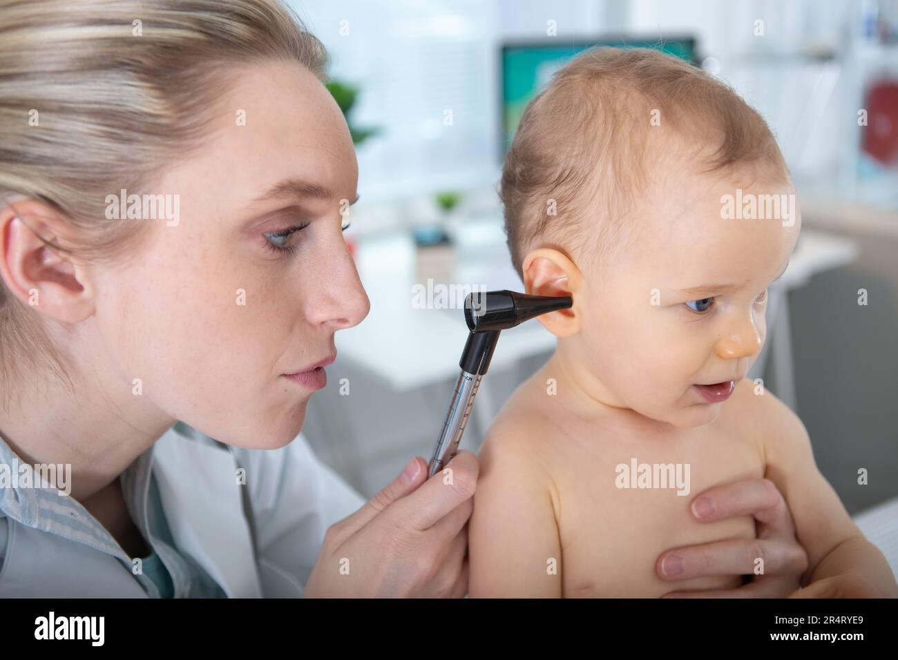 the doctor examines the childs ear Stock Photo - Alamy
