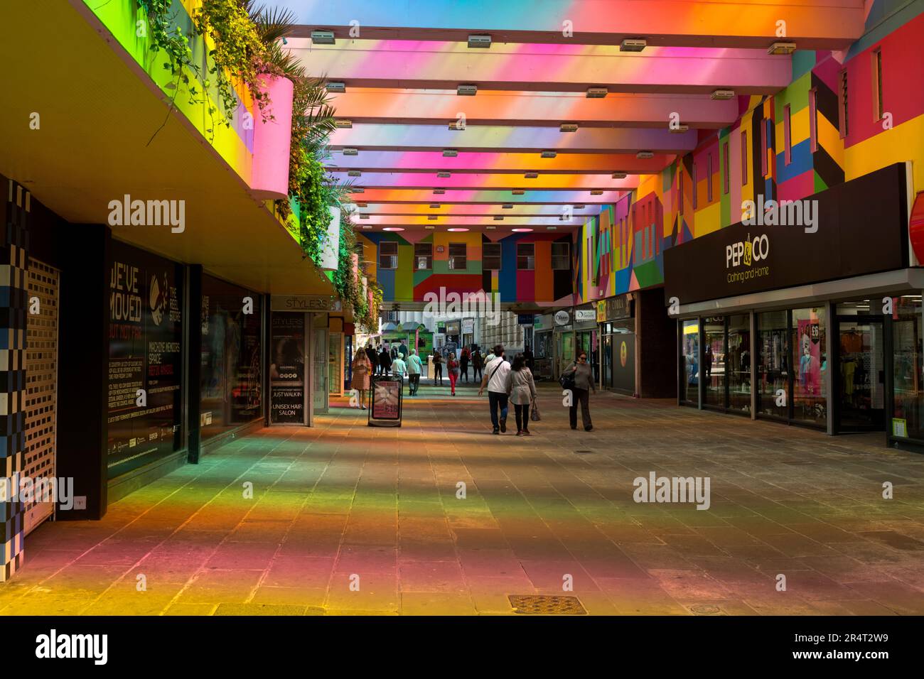 Coventry shops shopping centre uk hi-res stock photography and images ...