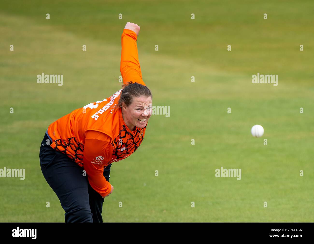 Anya Shrubsole bowling for Southern Vipers in a Charlotte Edwards Cup ...