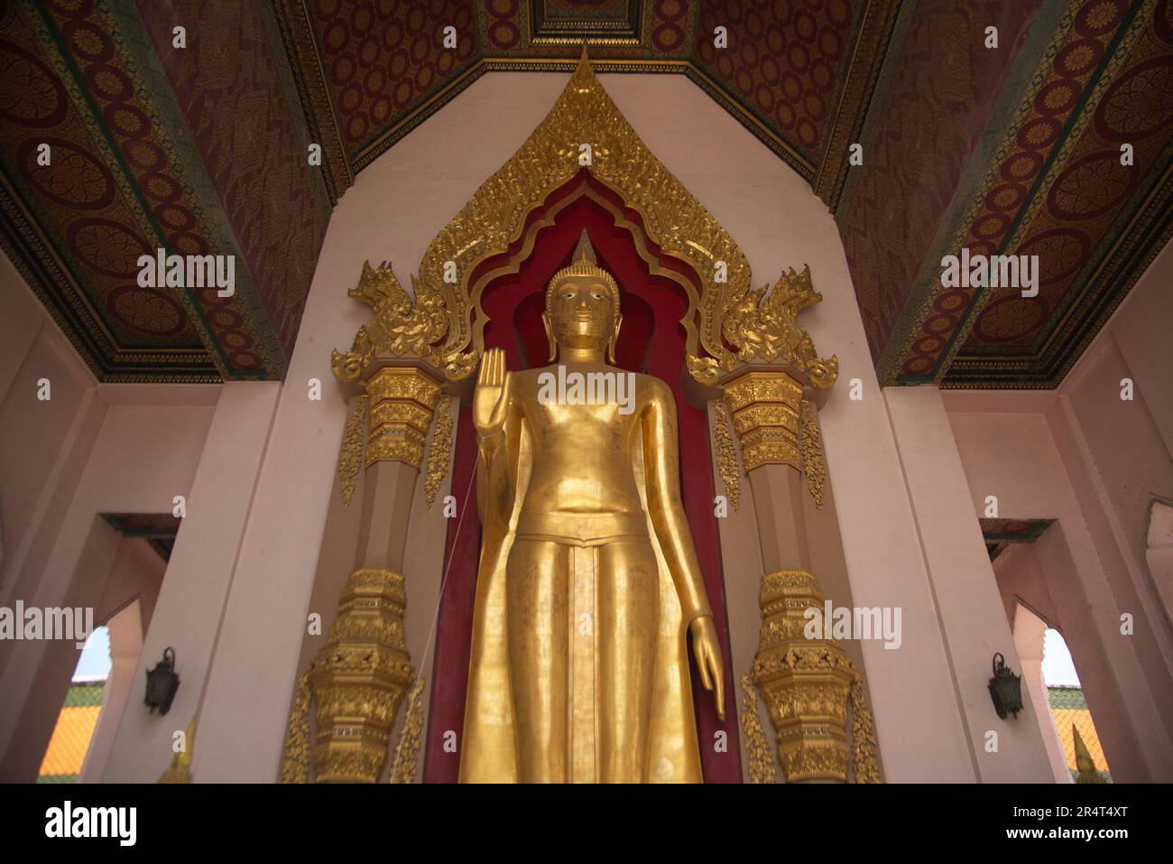 Phra Ruang Rojanarit and several standing Buddha images Gold at Wat ...