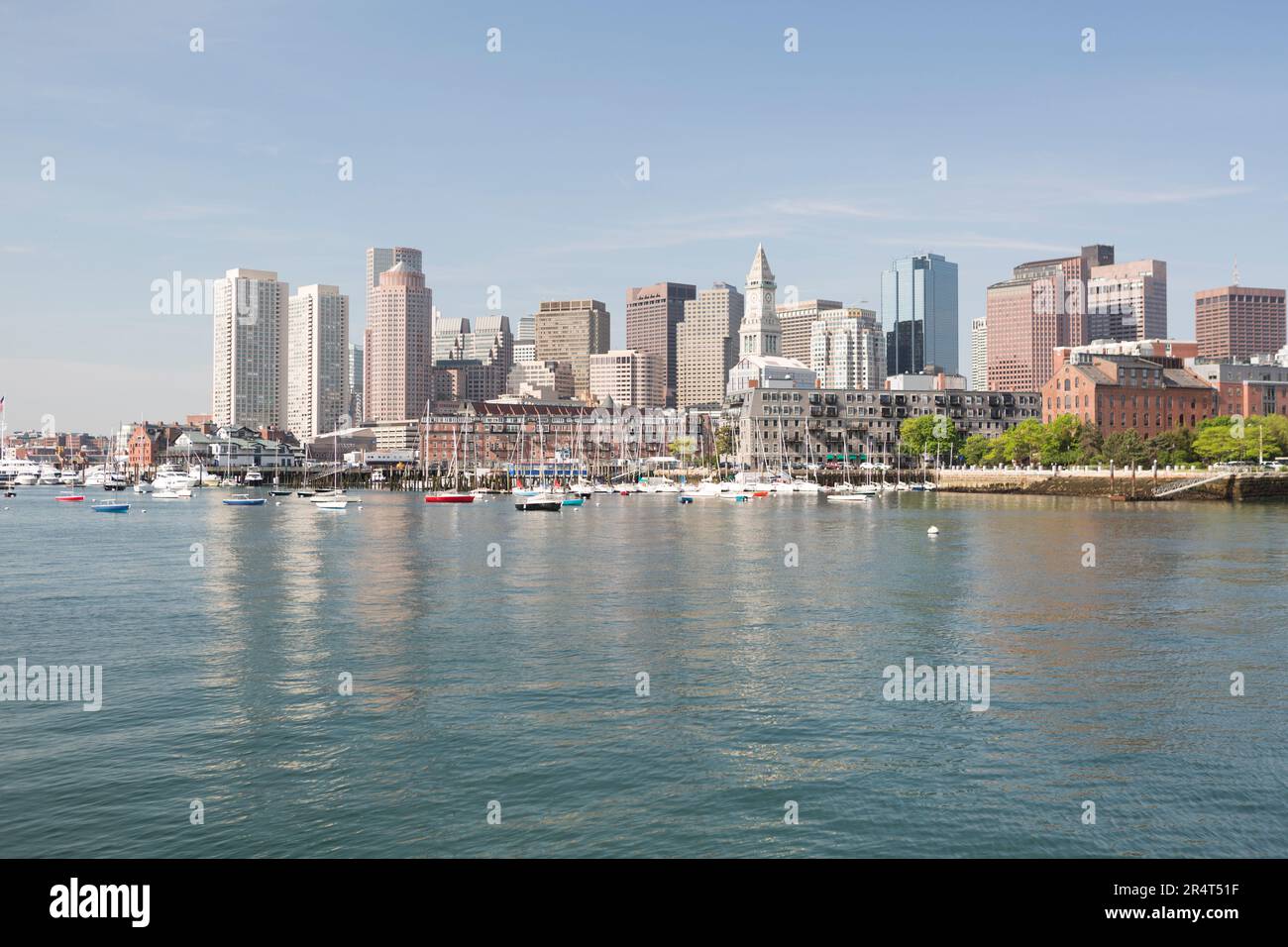 Skyline from water hi-res stock photography and images - Alamy