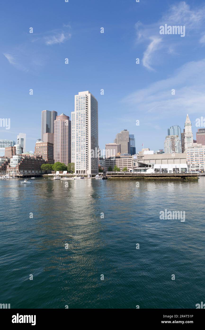 Skyline from water hi-res stock photography and images - Alamy