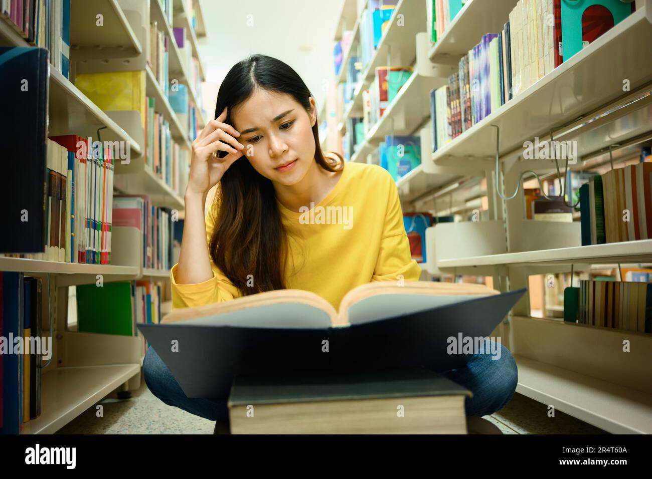 Confused young woman books hi-res stock photography and images - Alamy