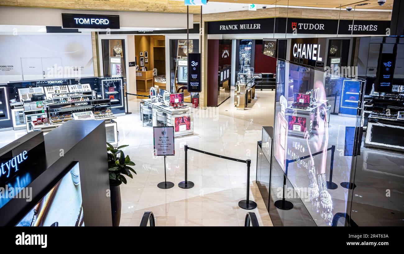 Perfumes brands hi-res stock photography and images - Alamy